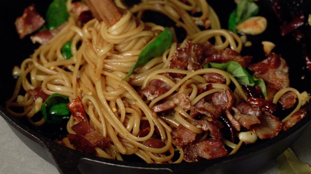 Resep Spaghetti Aglio Olio Daging Sapi Asap [Smoked Beef] - YouTube