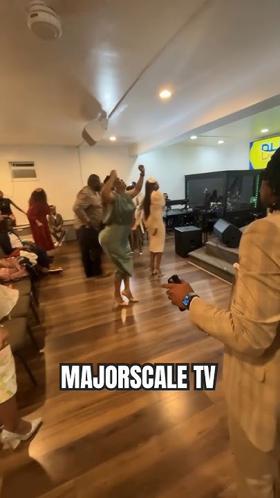 Dance y’all #praisebreak - YouTube