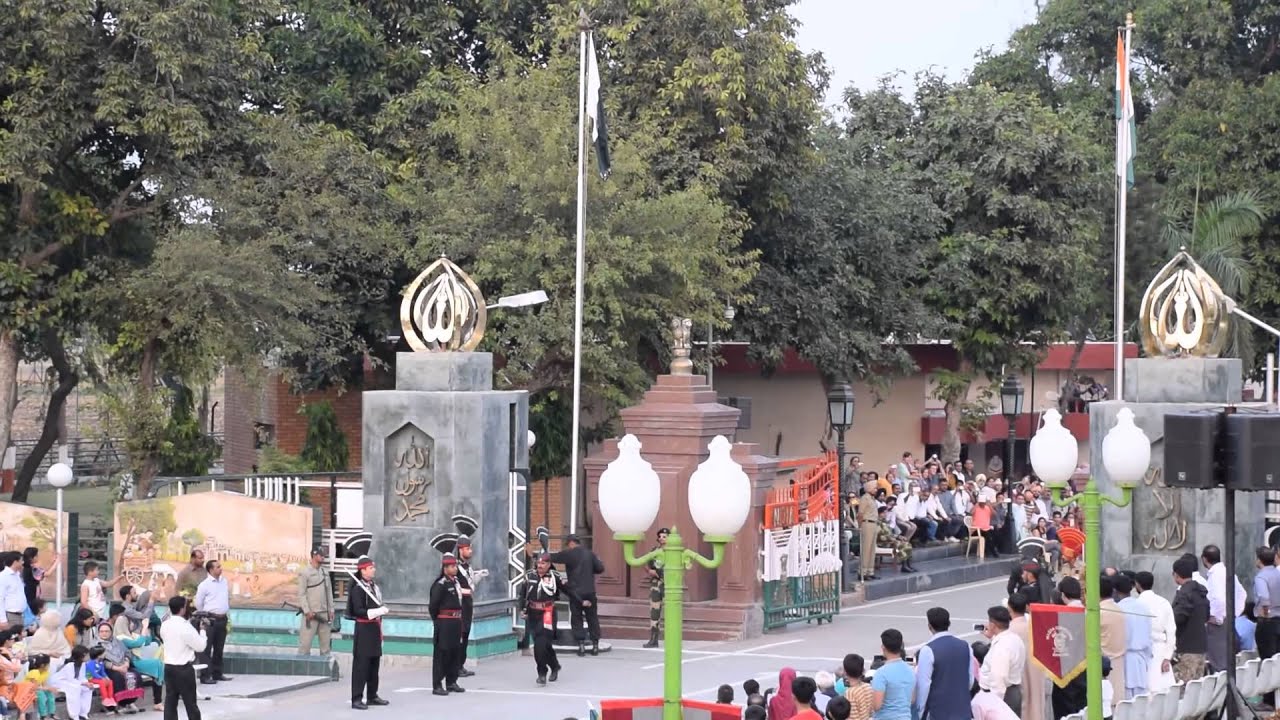 Wahga border ceremony - YouTube