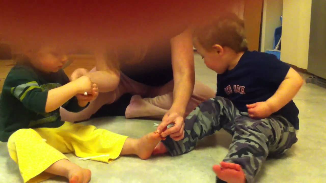 toe jam cleaning - YouTube