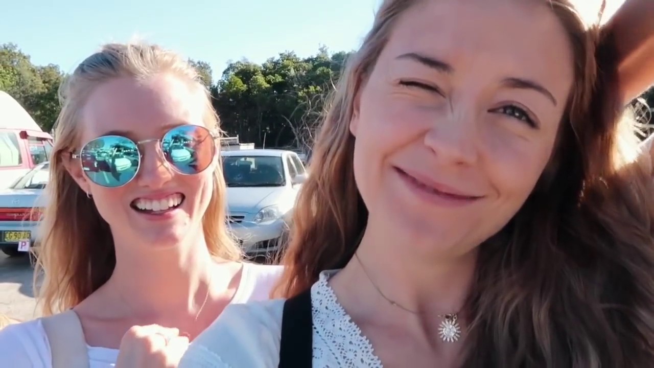 A DAY IN MY LIFE / MEETING A PET PIG + vegan airbnb - YouTube