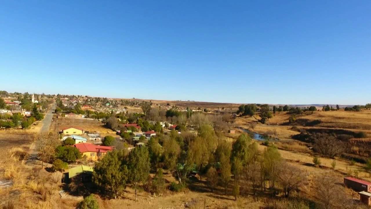 Aerial view of Machadodorp - YouTube