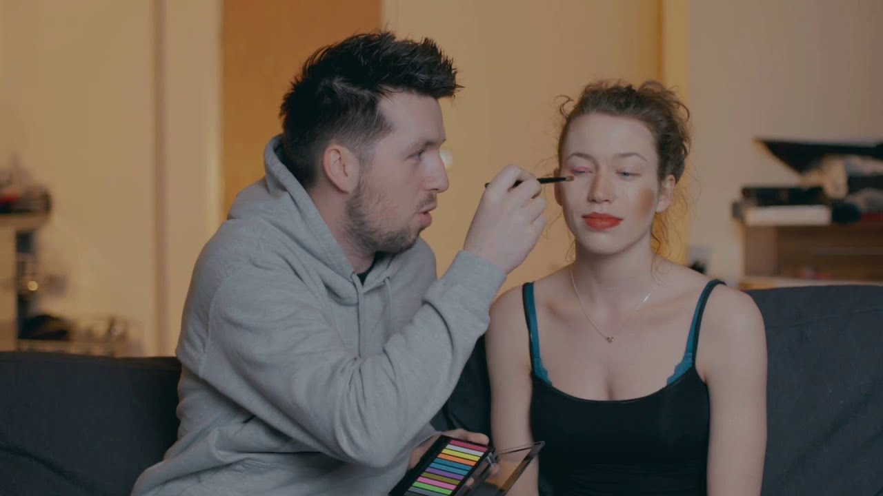 GIRLFRIEND MAKEUP CHALLENGE - YouTube