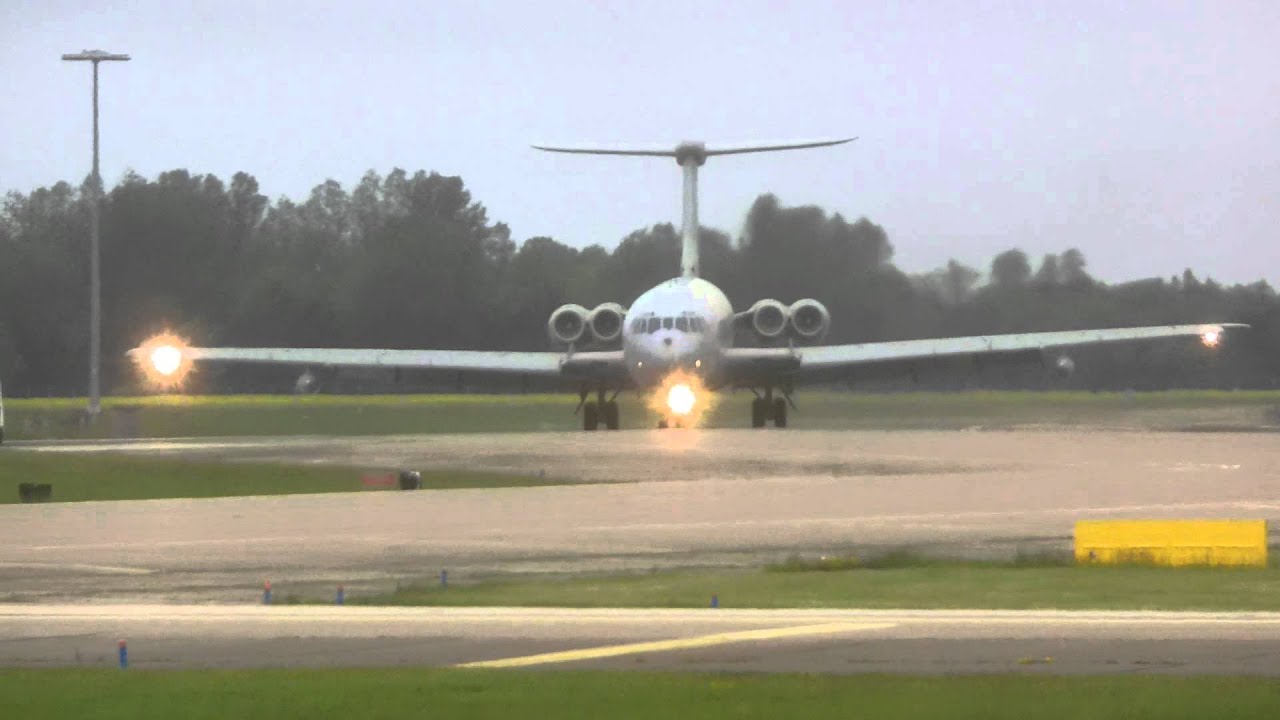 VC10 ZA147 taxi and take off from Brize Norton - YouTube