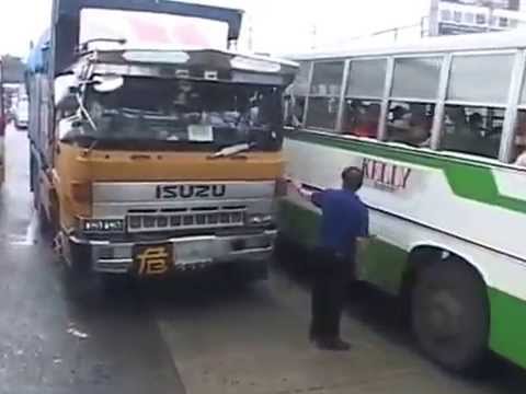 Mar Roxas, our new traffic aide - YouTube