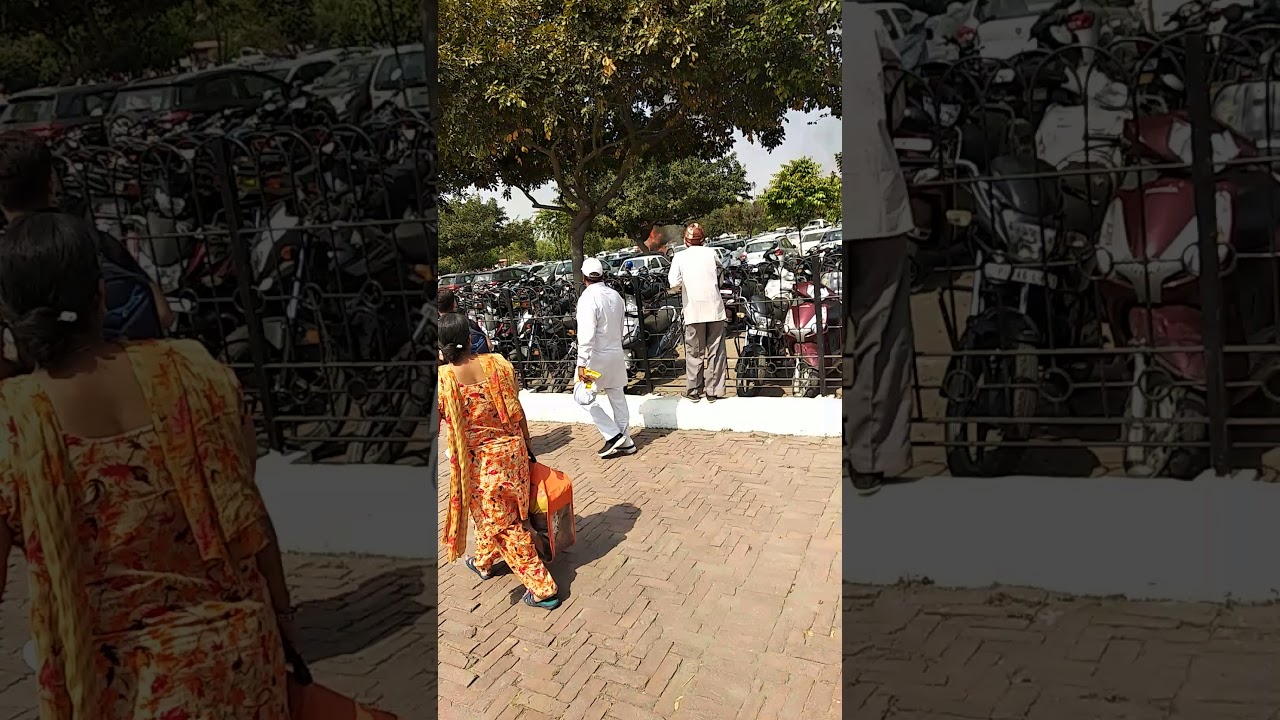 Fire in parking of RSSB Dera Beas - YouTube