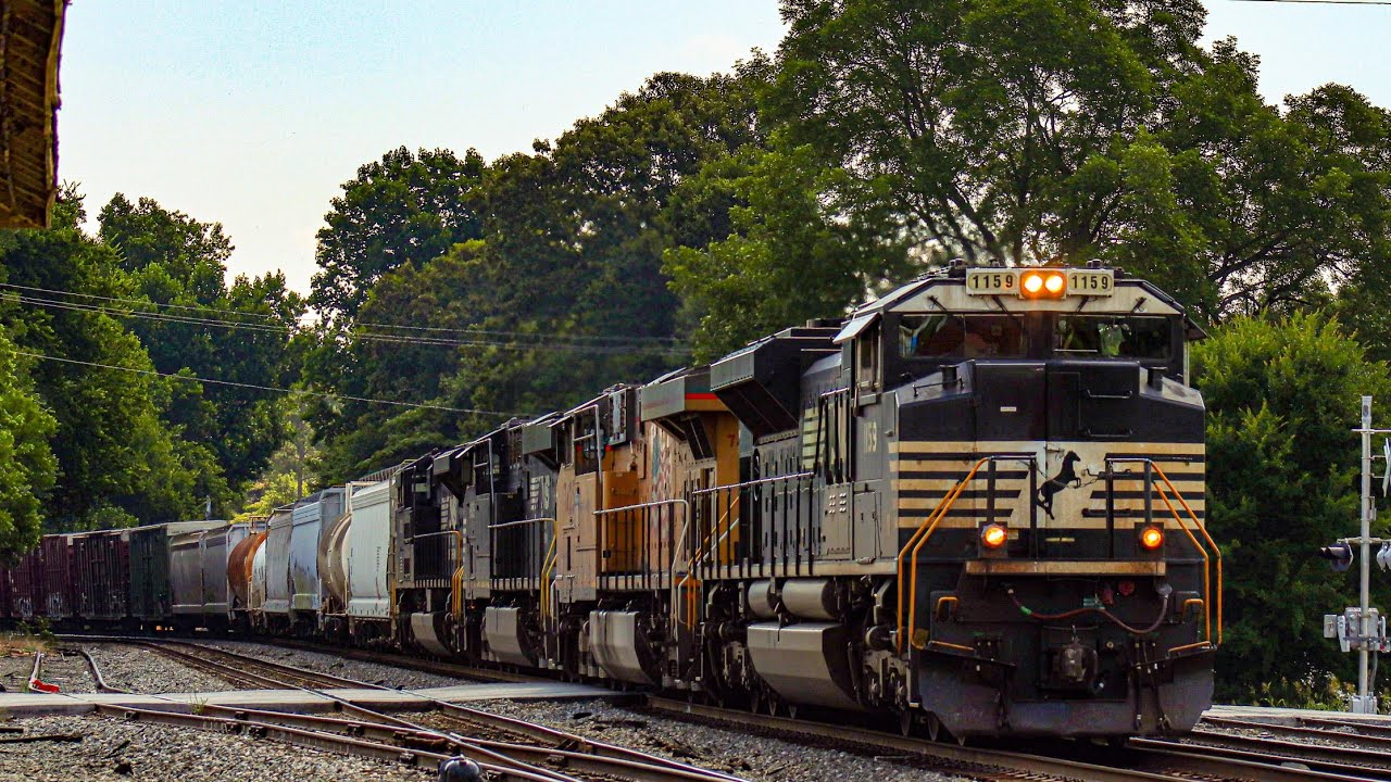 NS SD70ACE #1159 leads 153 - YouTube