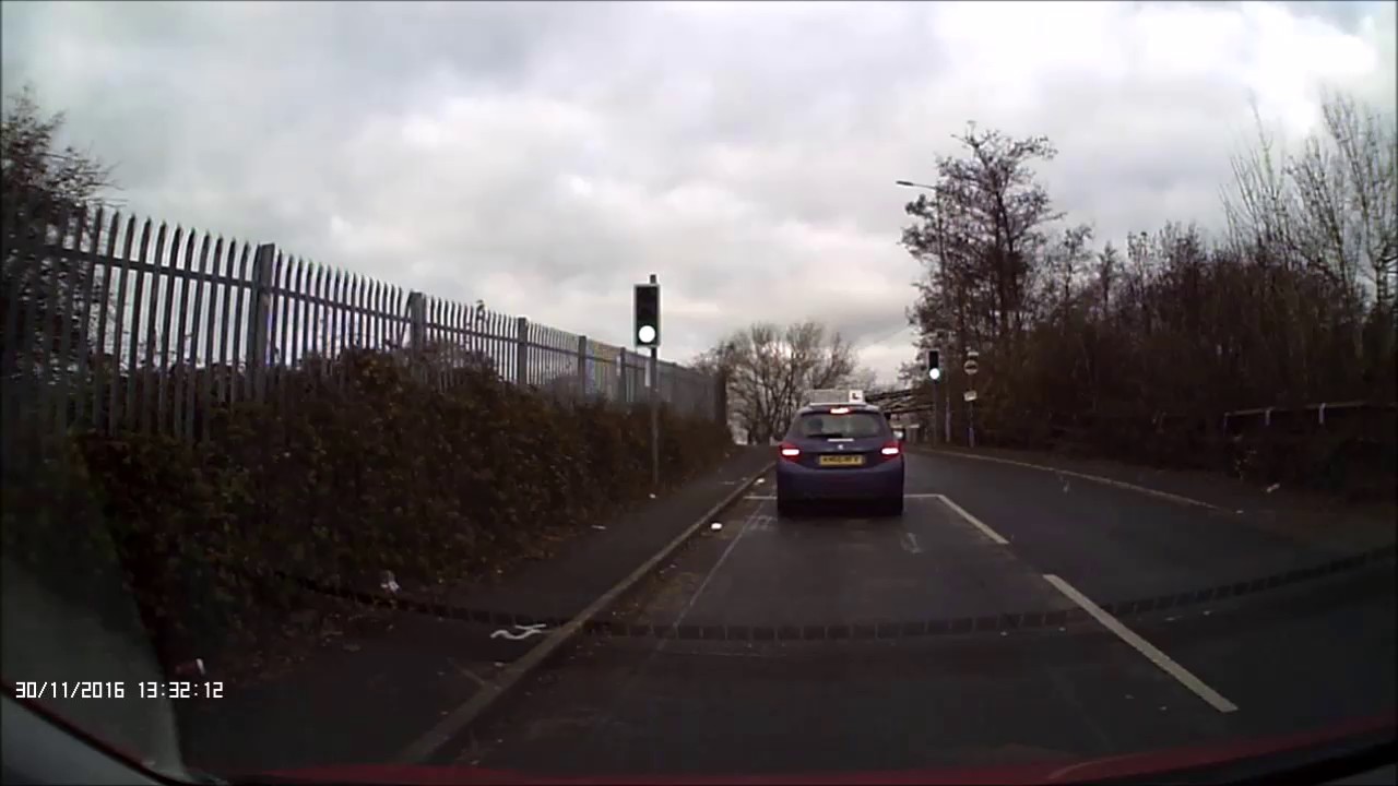 Driving Fail Learner driver Fails Hill start Caught on Dashcam ...