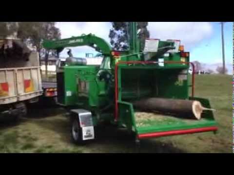Broyeur de branches Bandit 1890 grande capacite - YouTube