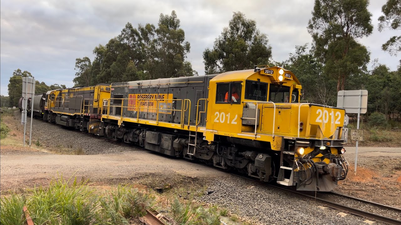 TasRail 2012 TR03 #33 train moving off at Magazine Road - YouTube
