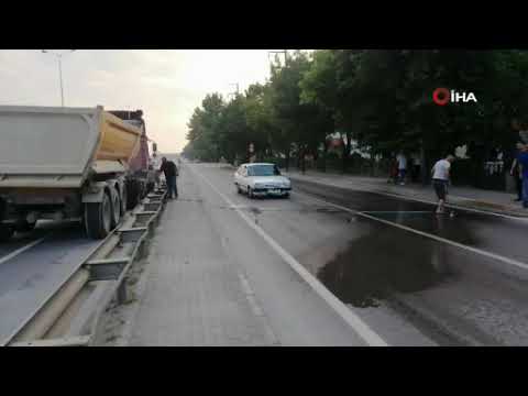 Dumanları gören vatandaş bahçe suladığı hortumu alarak yardıma koştu