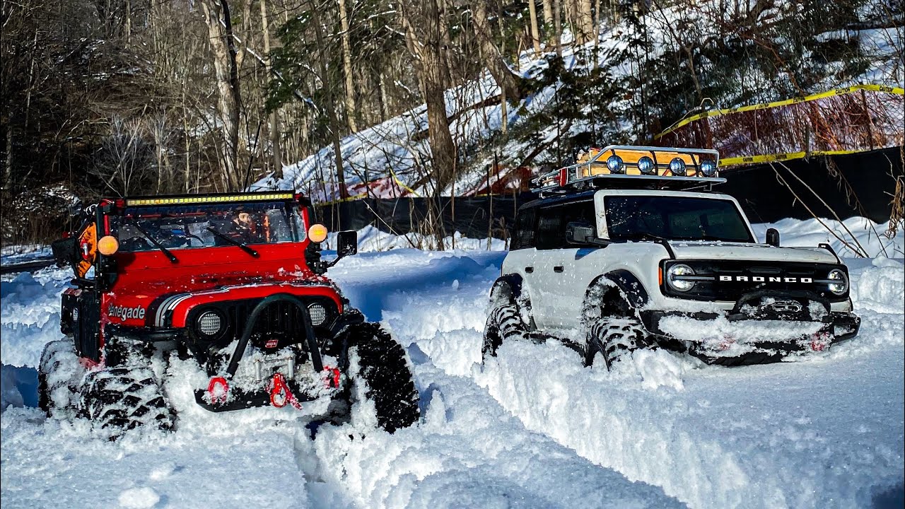 TRX4 (21' Bronco) X SCX10iii (Jeep CJ7) Crawling in snowed down Toronto ...
