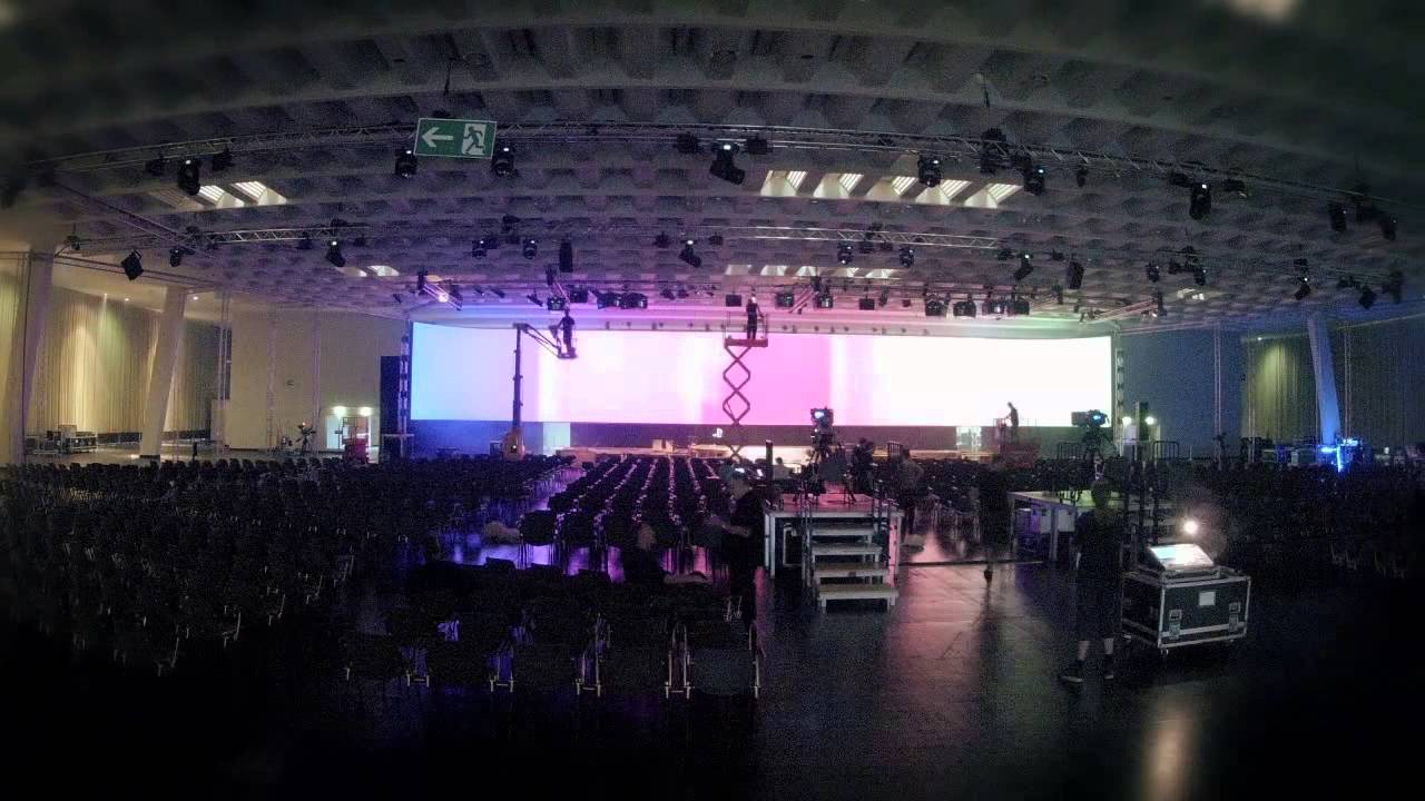 #PlayStationGC | Exclusive behind the scenes video of the stage being ...