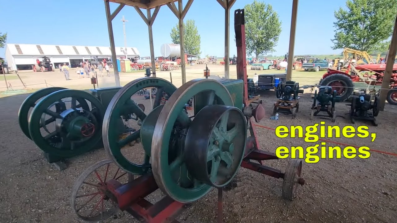 Engines Engines at the Lake Region Threshing Show - YouTube