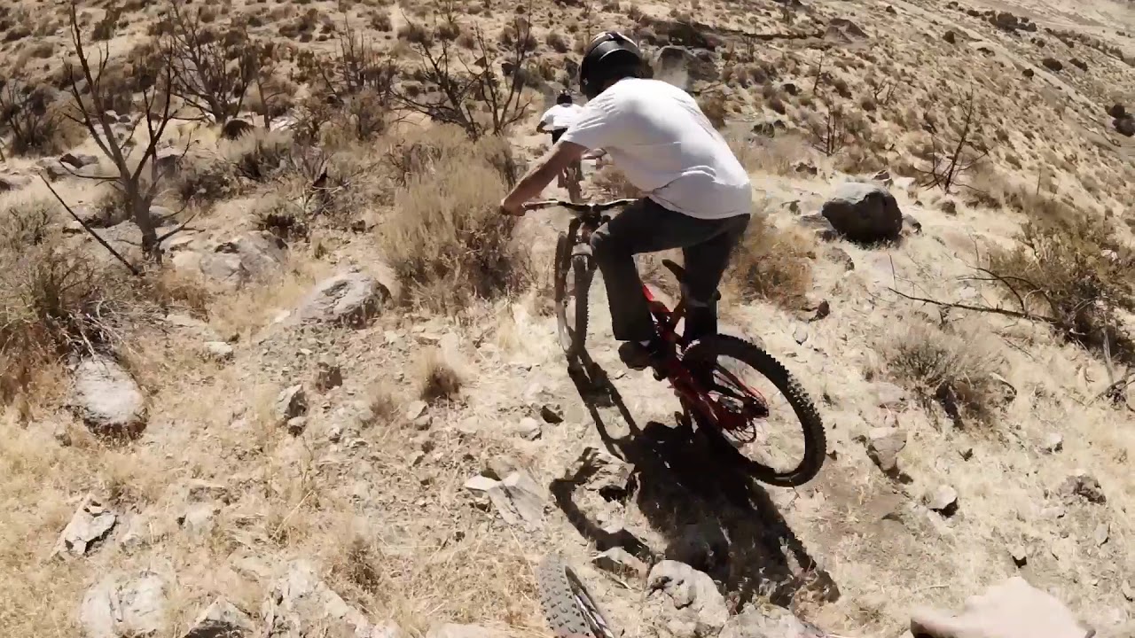 3 Rider MTB Train Down Huge Reno Fest Jumps - YouTube