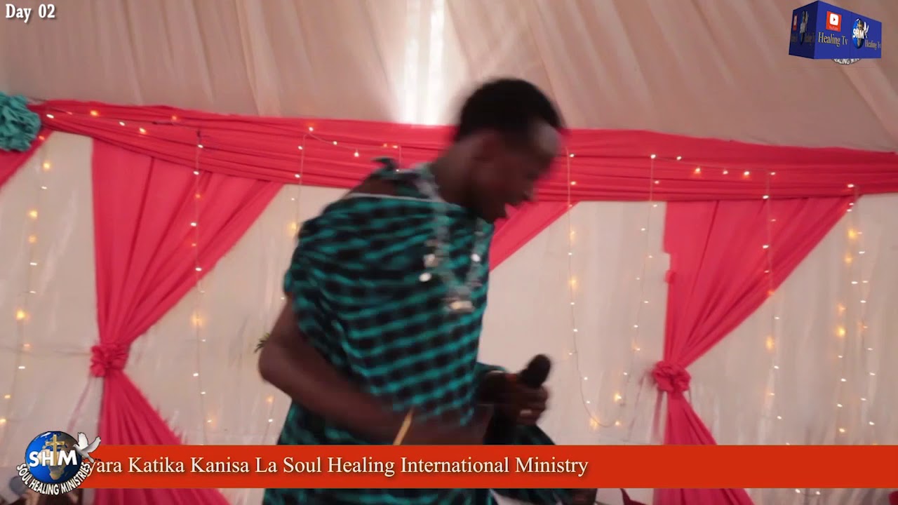 Paul Siria acharuka jukwaani baada ya mori(upako) kupanda na kumtukuza ...