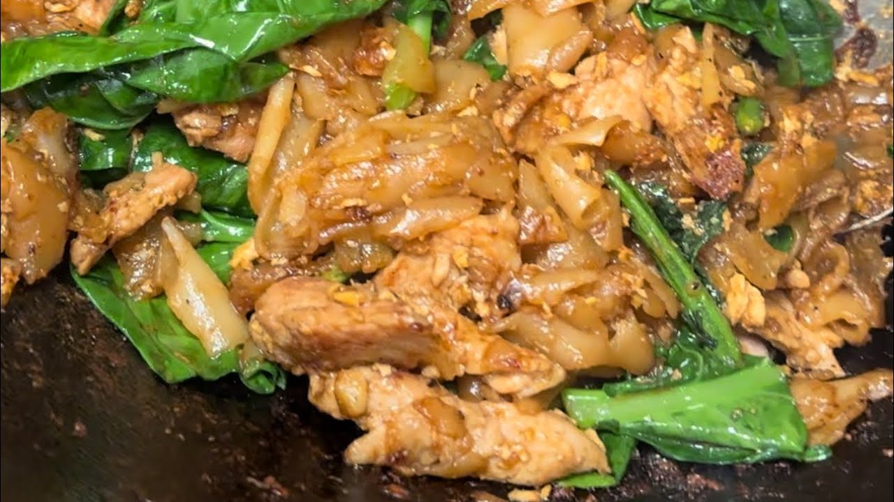 Easy Pad See Ew at home - YouTube