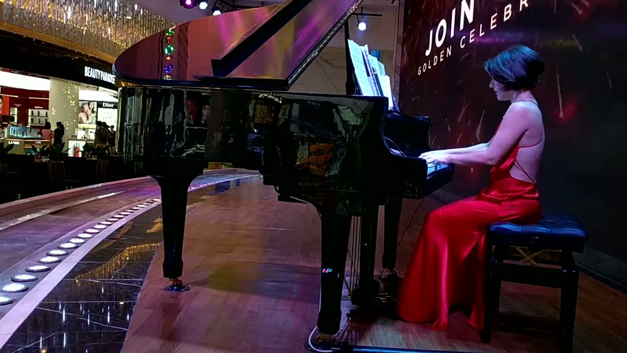 Lena | Pianist | Dubai number 1 entertainment booking agency | 33 Music ...