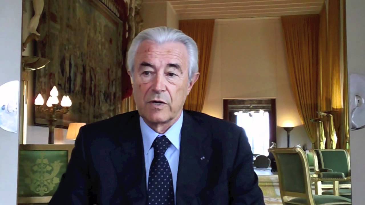 Interview Gilles de Robien, candidat à la DG du BIT - YouTube