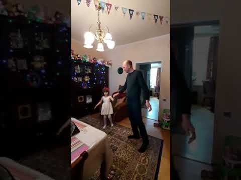 ER Rəqs evdə qal Rəqs elə.Ata qızın gözəl rəqsi