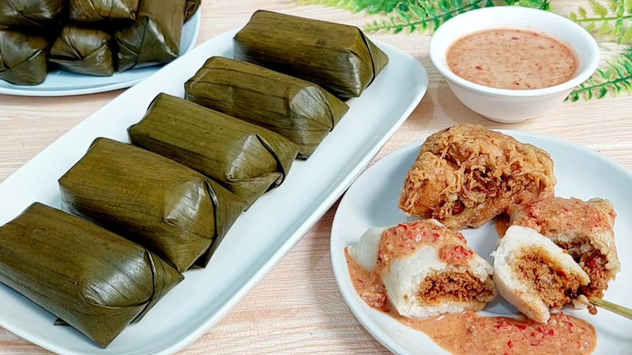 Favoritnya orang Jakarta // pulen & legit LONTONG ISI ONCOM - YouTube