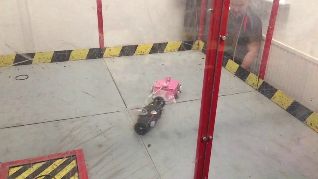 Bugglebots Street Fight - Hello There! vs Rev 4 - YouTube