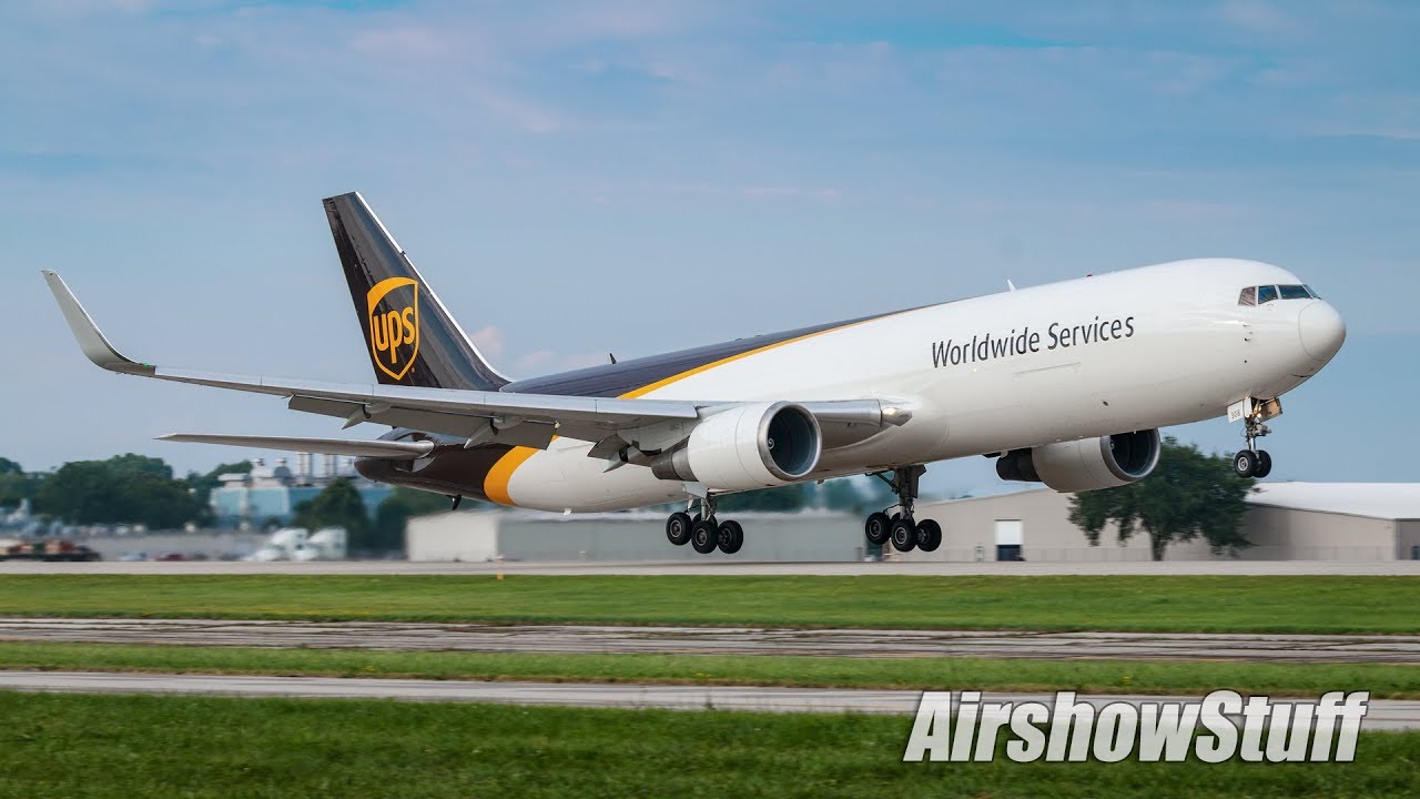 UPS 767-300F Departure - EAA AirVenture Oshkosh 2017 - YouTube