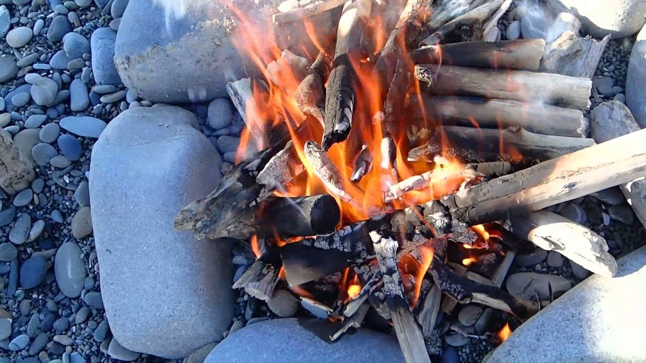 Bacon and eggs on the beach, Honey Badger Bushcraft style! - YouTube