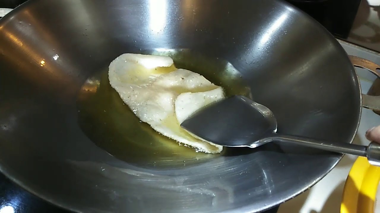 How To Fry Giant Fish & Prawns Crackers - YouTube