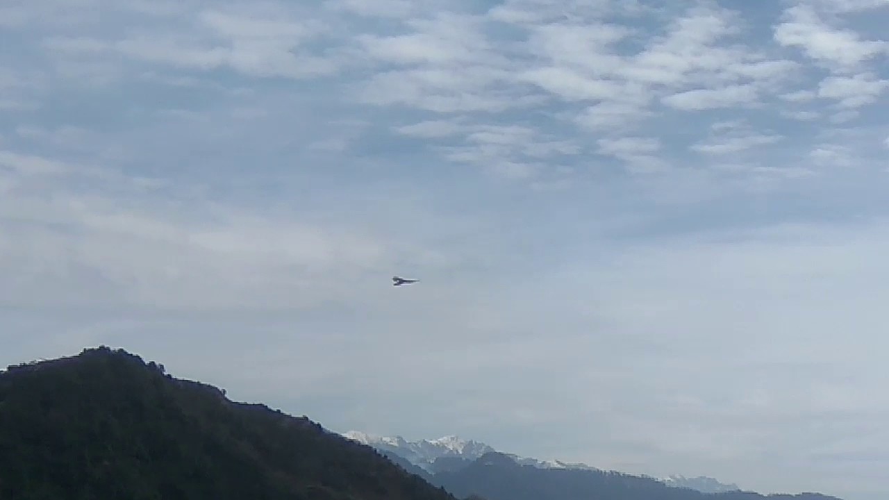 MountainBird#motionless#wind hovering - YouTube