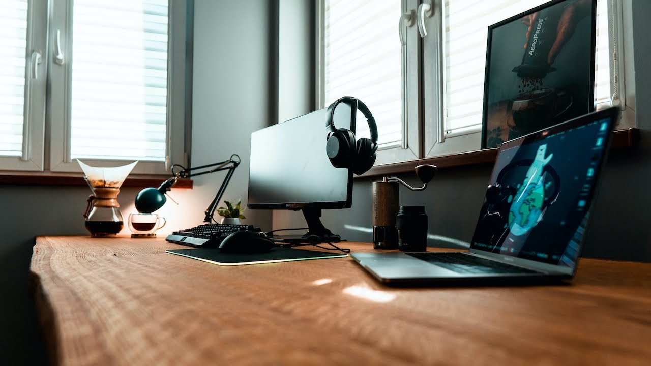 Ultimate Desk Setup v0.1 - YouTube