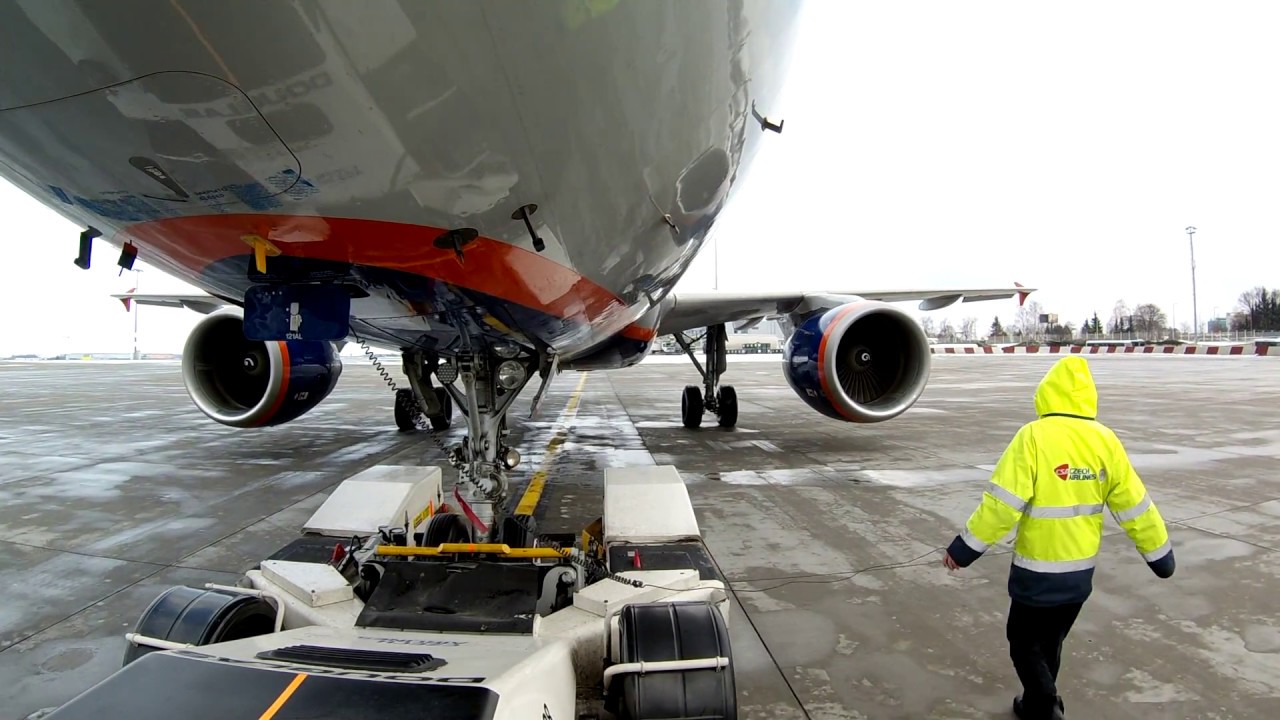 Push Back A320 Aeroflot - YouTube