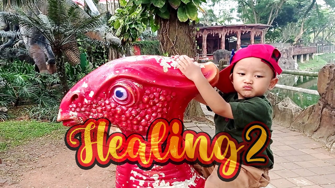 HOLIDAY SI TOPI MERAH | World Of Wonder - YouTube