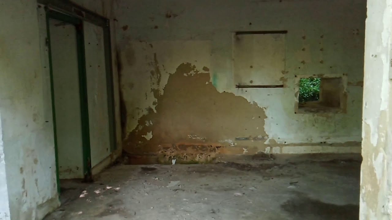 Antiguo polvorín, fabrica de explosivos abandonada. La Manjoya. Oviedo ...