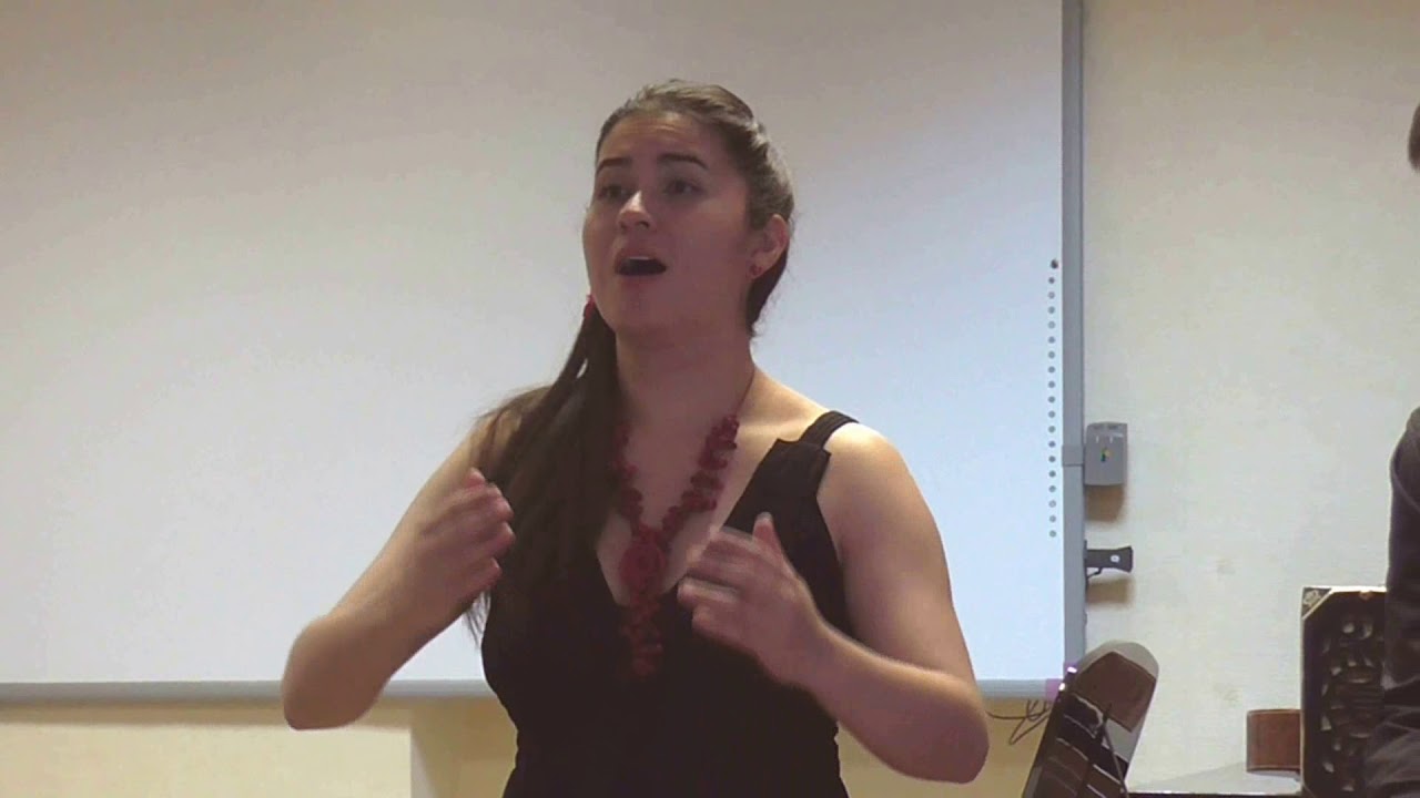 Elizabeth Patiño - "Miro en los lagos azules" (canción rusa) - YouTube