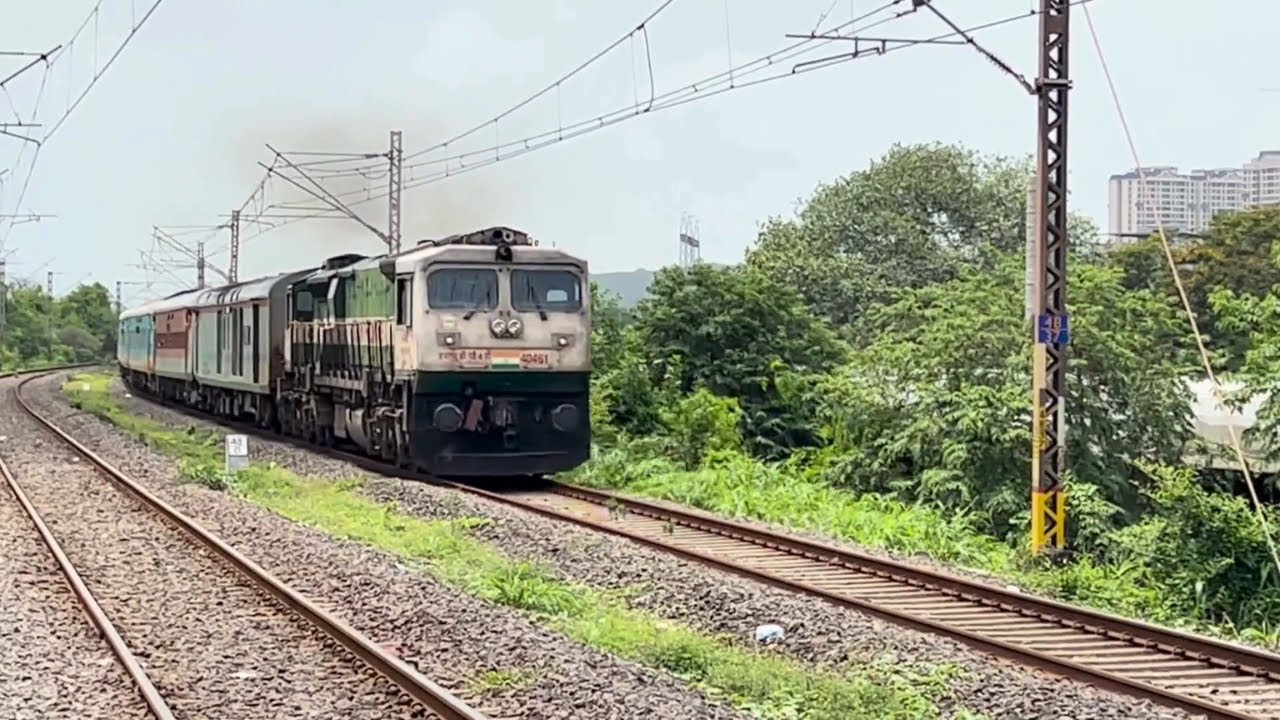 BGKT WDP-4D (ex GOC) hauling 19667 Palace Queen Humsafar Express ...