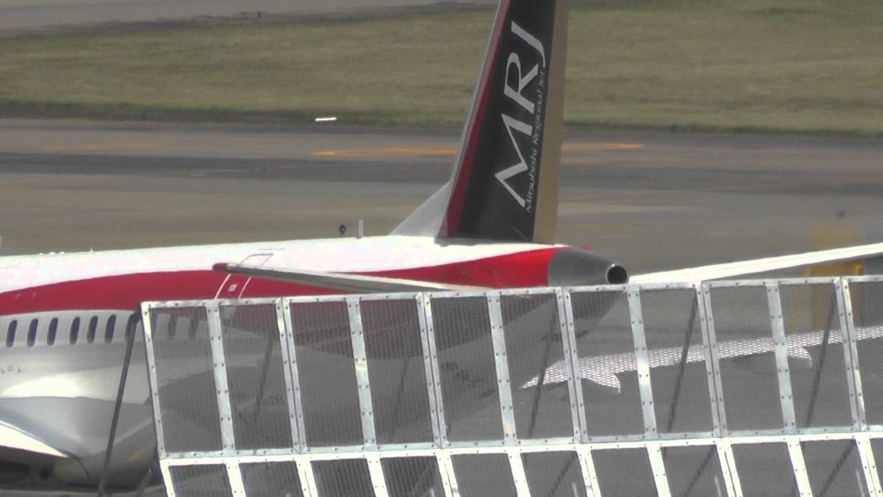 MRJ 2号機補助エンジンで機器テスト 垂直尾翼にコーンが付いていた。 - YouTube