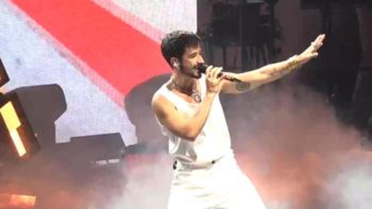 Camilo ofrece a su “tribu” en Cap Roig un show alegre y emotivo - YouTube
