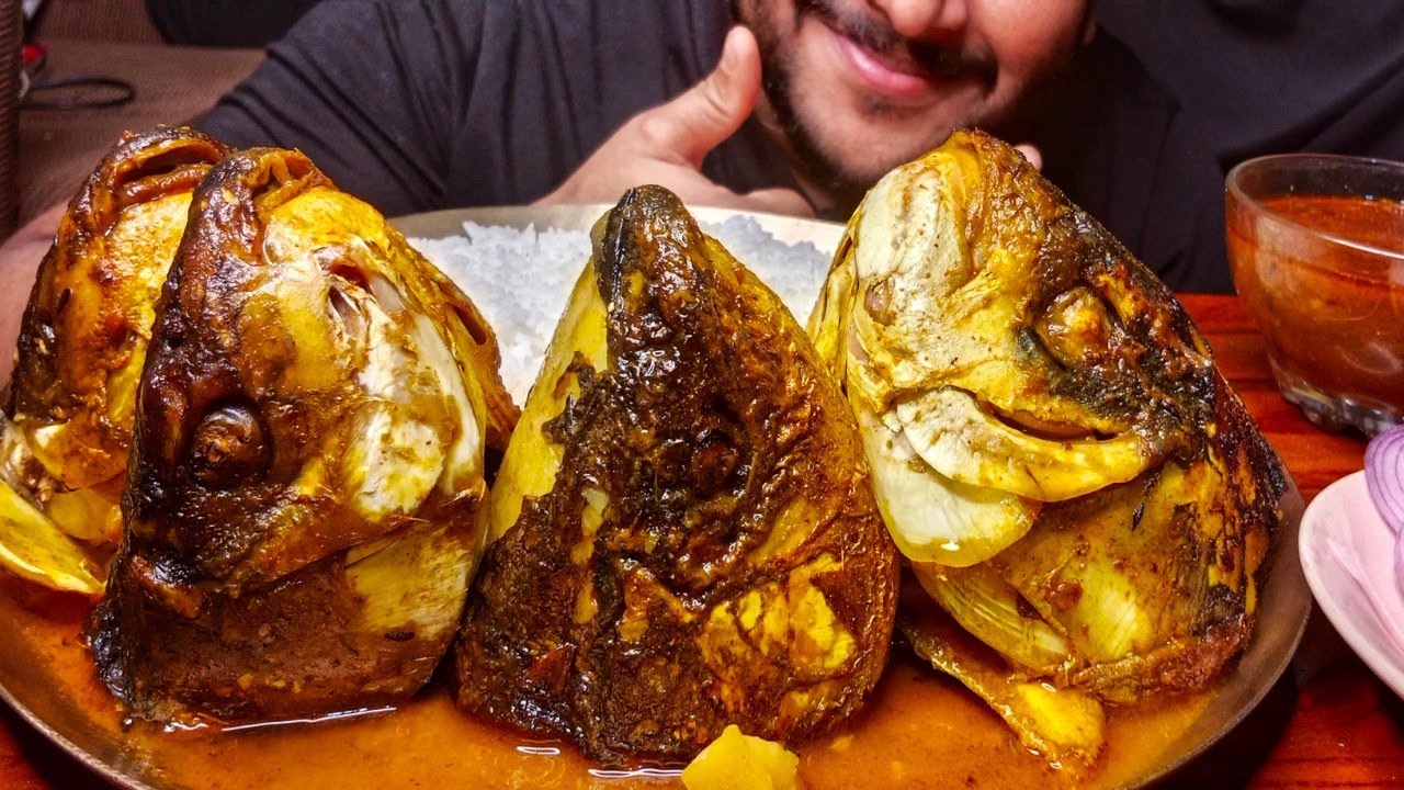EATING 4 BIG FISH HEAD CURRY with rice,onion and tomatoes mukbang ...