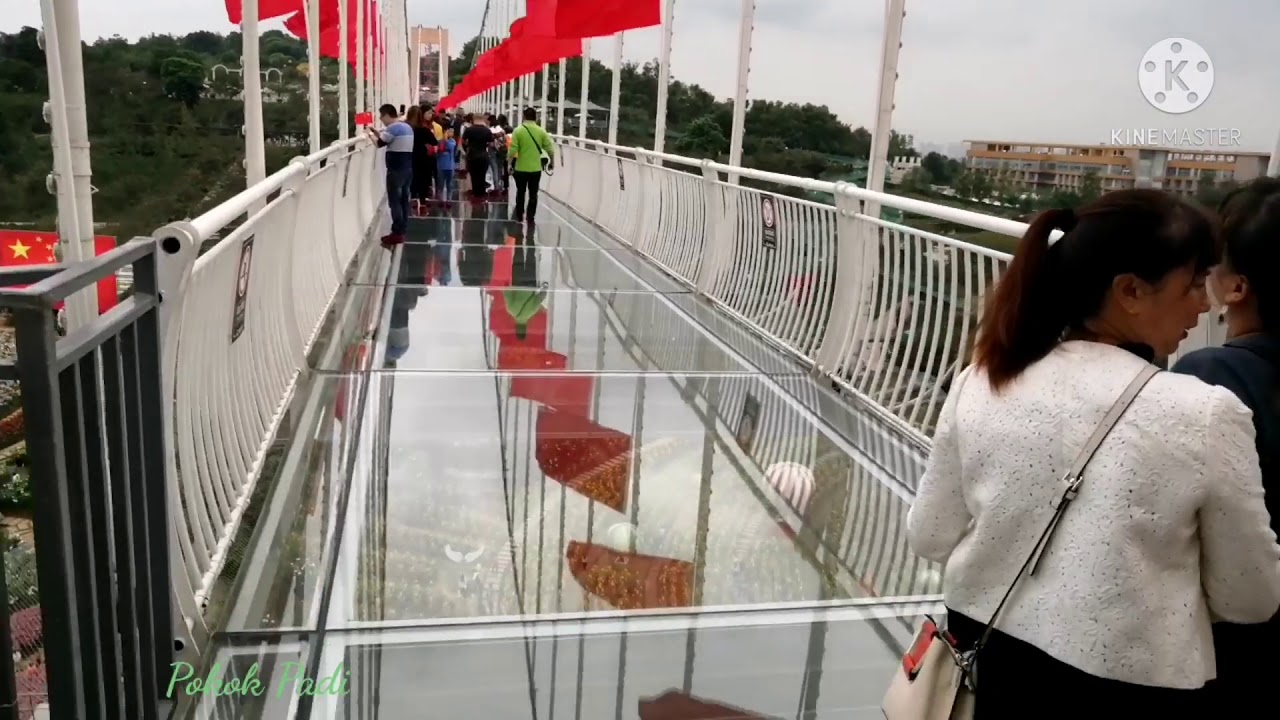 Manhua Manor Glass Bridge, Chengdu, Sichuan, China - YouTube