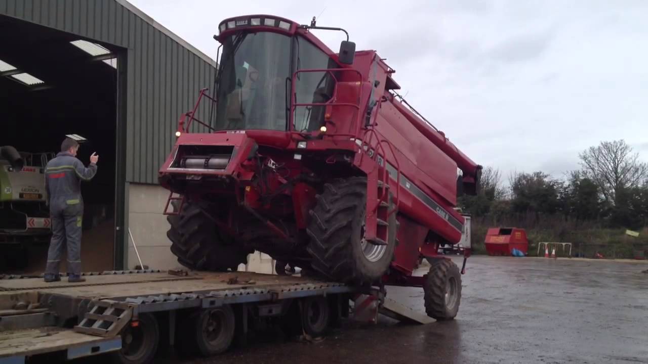 2388 combine unloading - YouTube