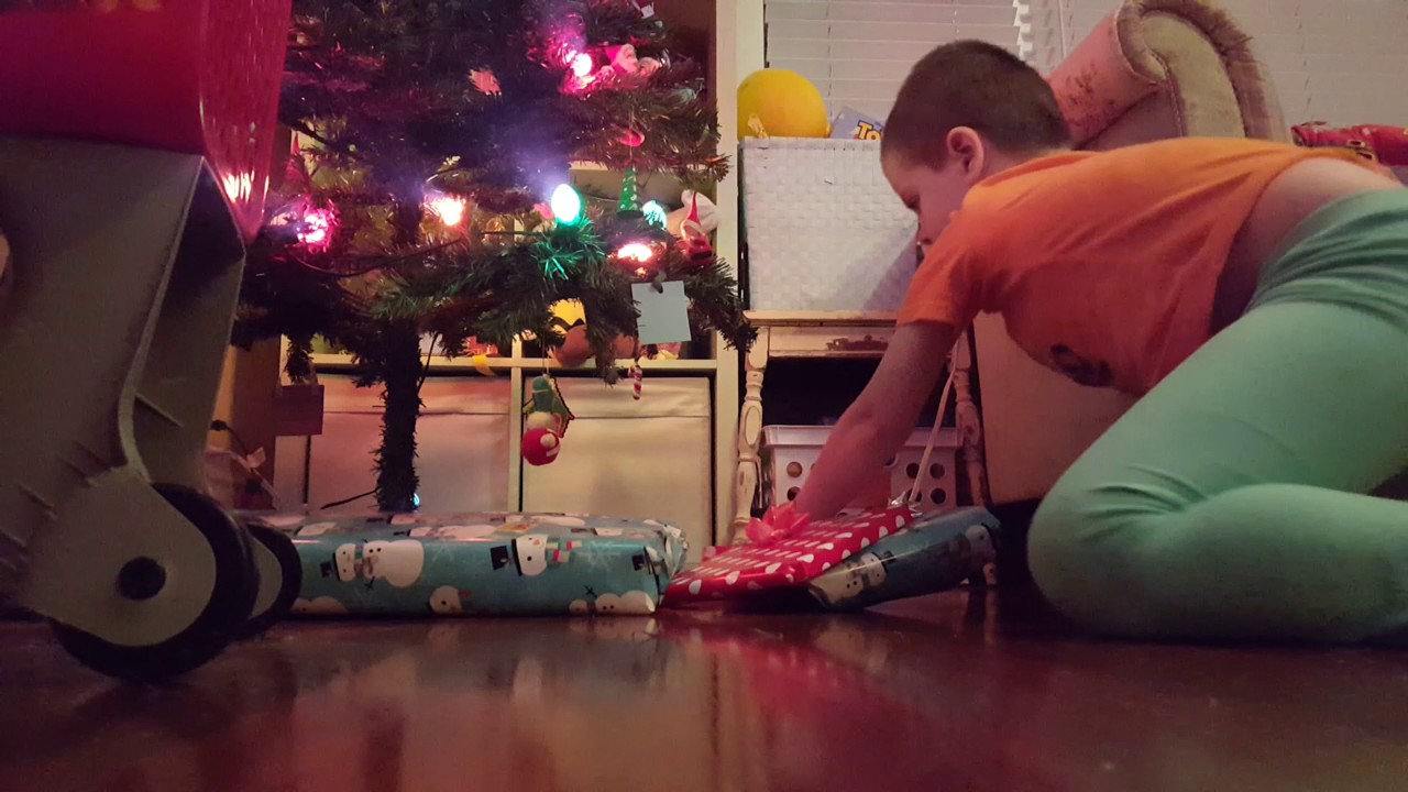 Christmas Tree Flex Super Long Video - YouTube