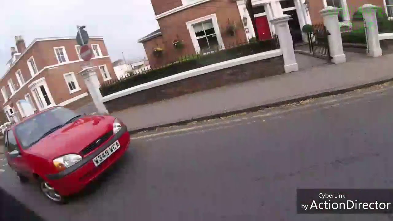 Vigilante encounters #29 idiot clapped out Ford nearly hit me - YouTube