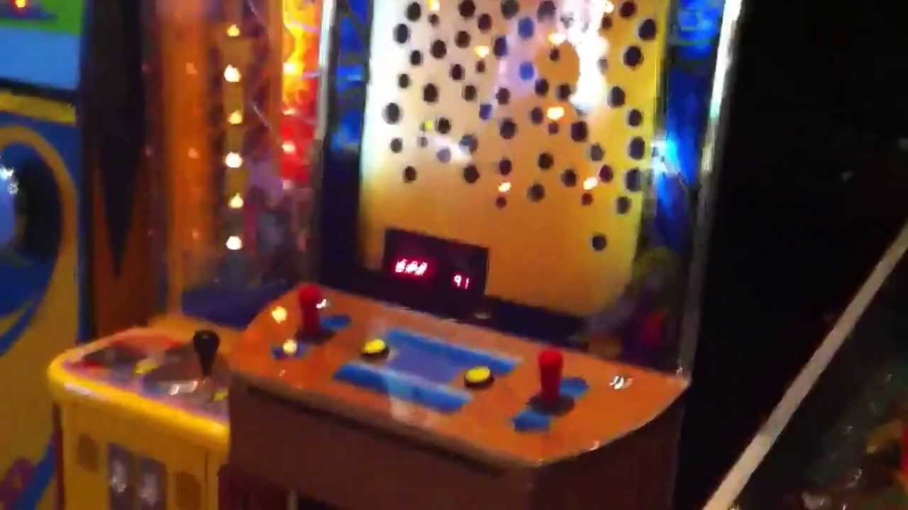 California Extreme (CAX) 2013. Arcade and pinball show. - YouTube