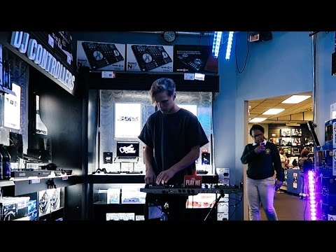 My First DJ Set! - YouTube