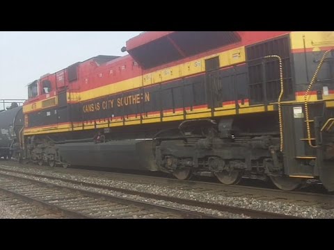 NS 7679 & KCS 4178 (SD70ACe), Bettendorf, IA - YouTube