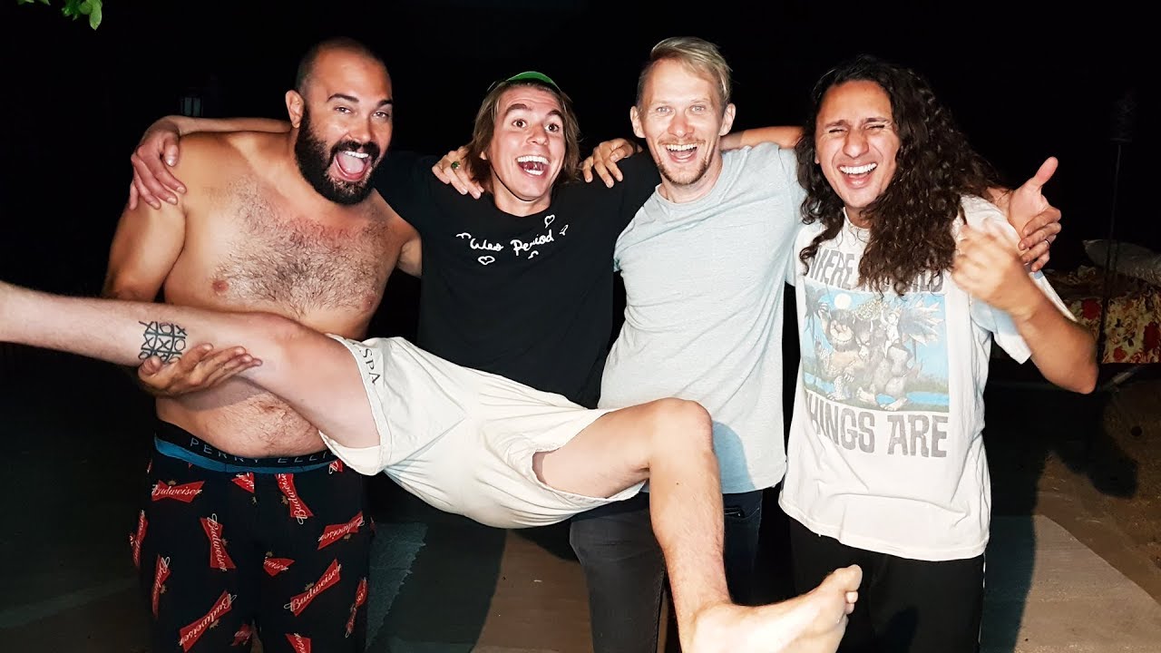 MY NEW ROOMMATES / PART 2 - YouTube
