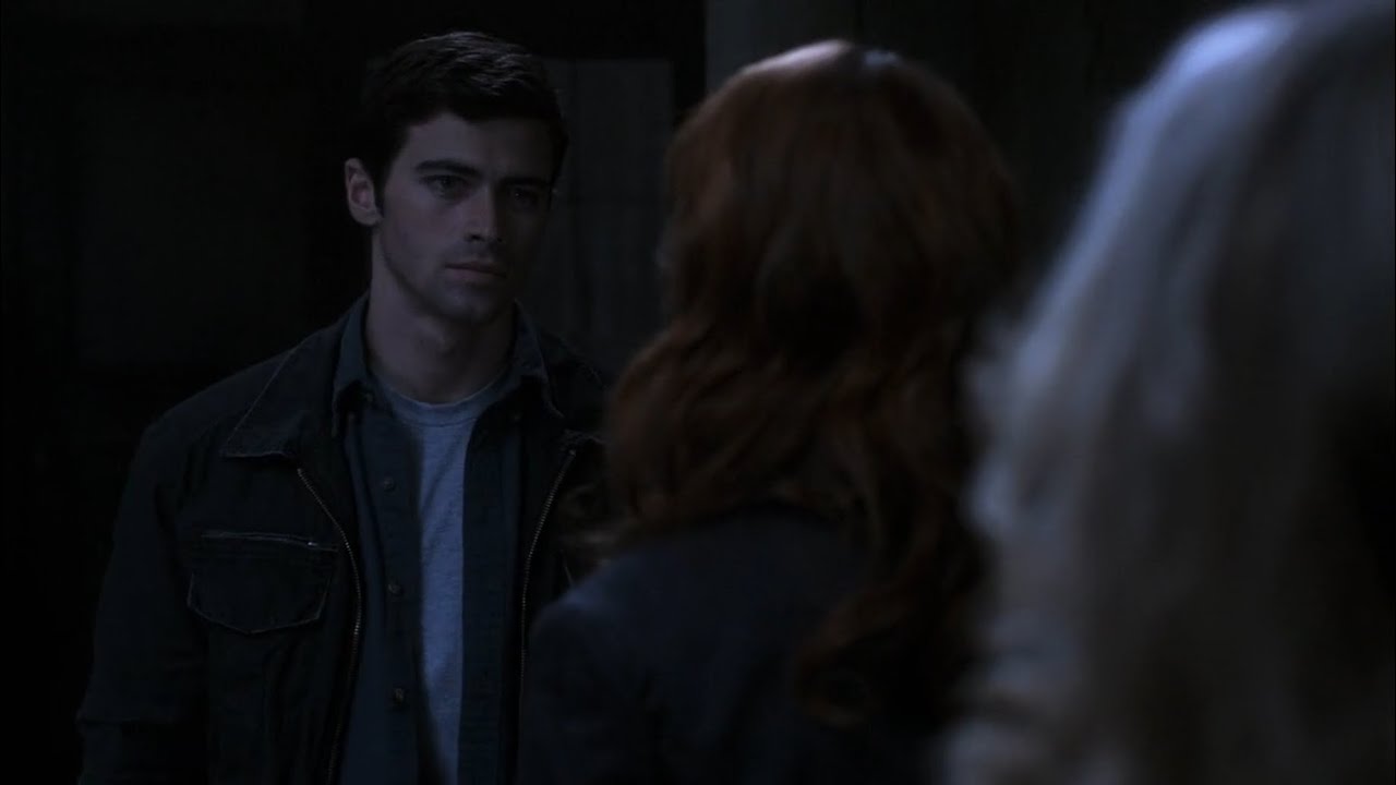 El Arcángel Michael mata a Anna y ahuyenta a Uriel | Supernatural 5x13 ...