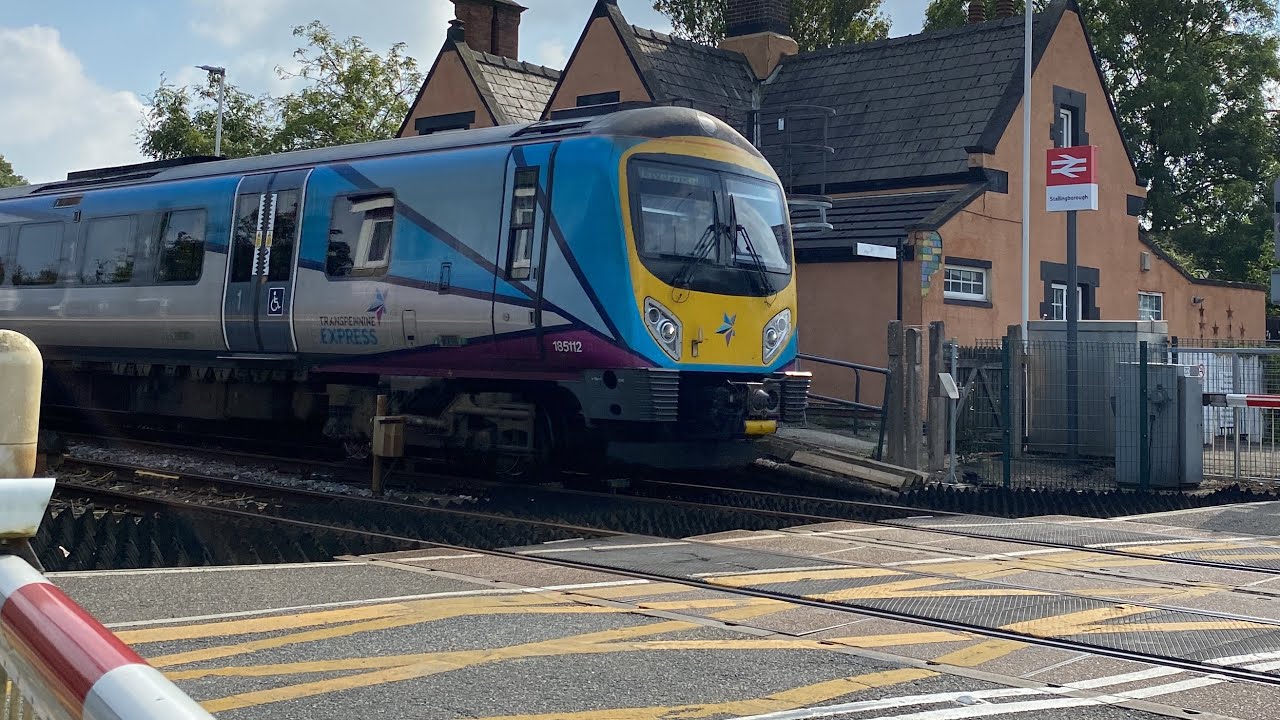 Trains at Stallingborough Level Crossing 16/09/23 - YouTube