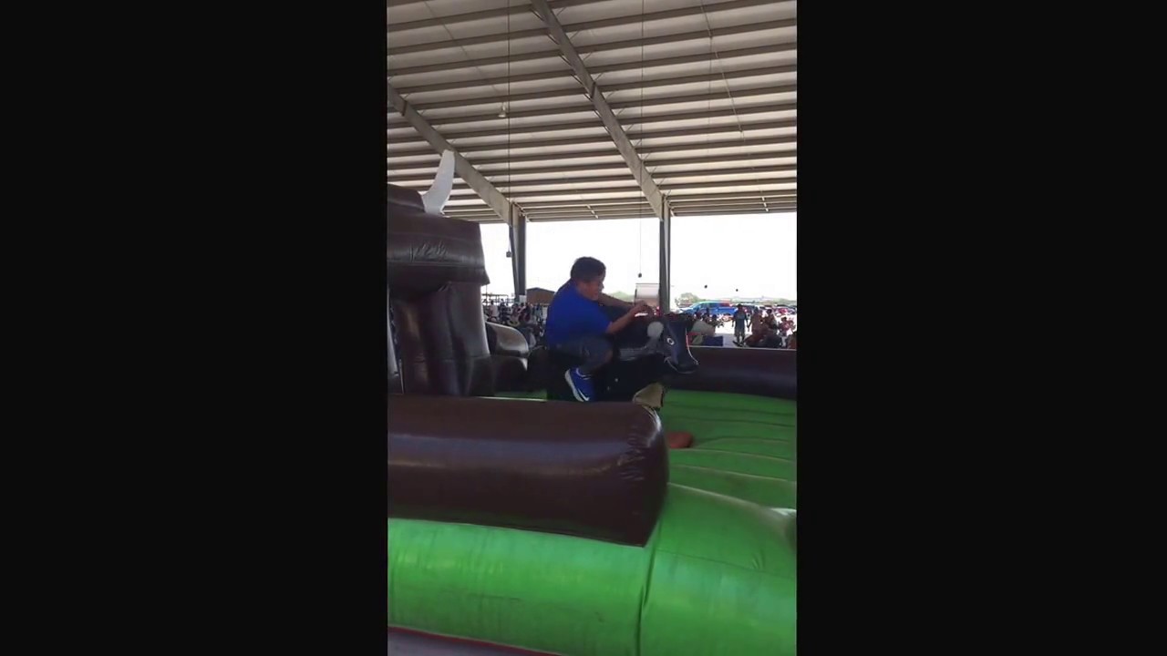 Damien El Toro electric bull riding so awesome in San Antonio Texas ...